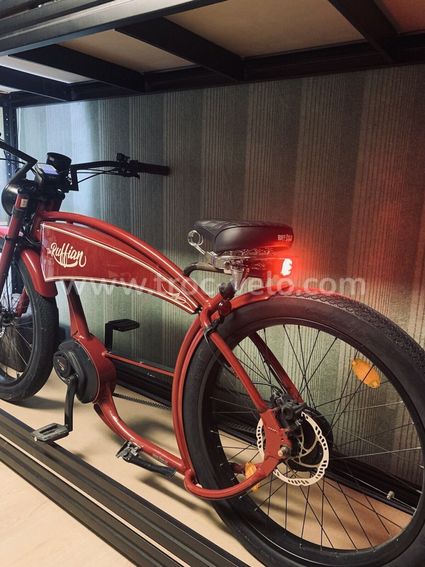 The Ruffian / Ruff Cycles custom cruzer chopper vélo électrique - MAVIC ...